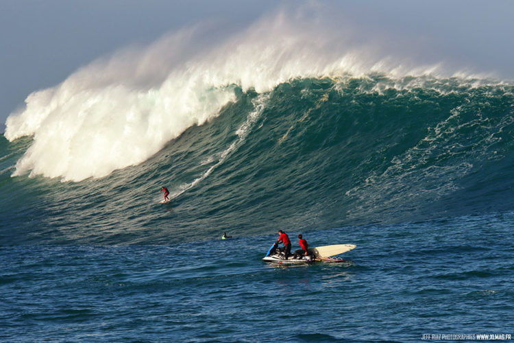 Au Pays Basque, découvrez la vague géante Belharra